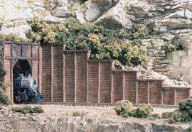 WOODLAND SCENICS N Retaining Walls pkg(6; Unpainted Hydrocal(R) Castin ...